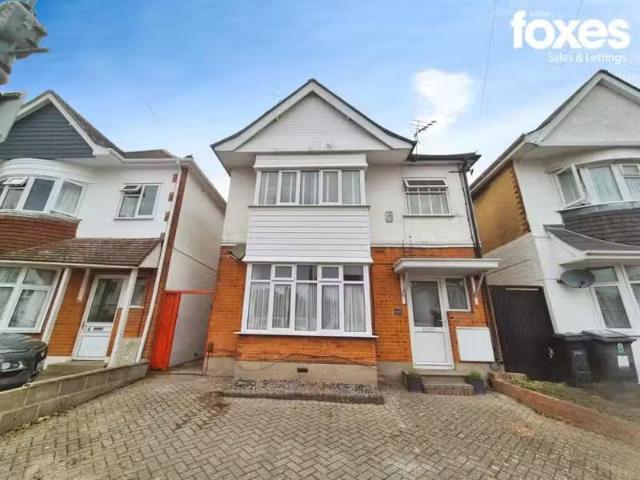 Deal! 2 bedroom flat for rent in Heathwood Road, Bournemouth.