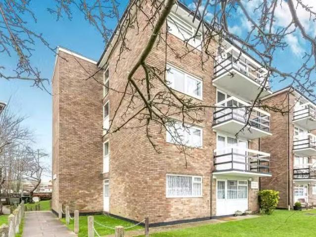 Cozy 2 bedroom Flat to rent, Chidham Close, Havant, PO9 £995.