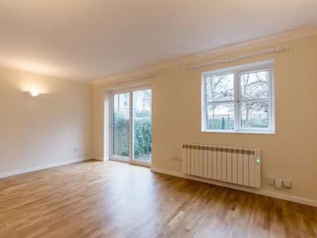 Charming 2 bedroom ground floor flat for rent in 3 Welford Hou.