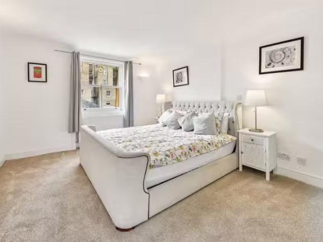 Deal! 2 bedroom property to let in Hans Road, London, SW3 £6.