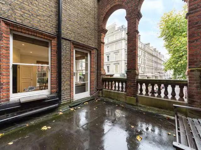 Cheap 2 bedroom property to let in South Kensington, London, S.
