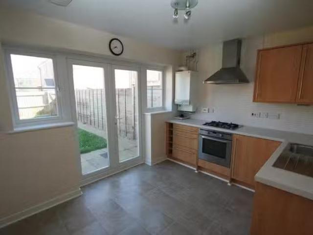 For Rent! 2 bedroom semi detached house for rent in Cottier Dr.