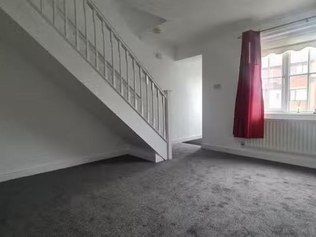 Charming 2 bedroom semi detached house for rent in Green Close.