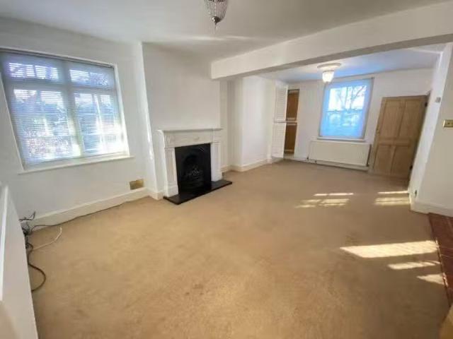 For Rent! 2 bedroom semi detached house for rent in High Stree.