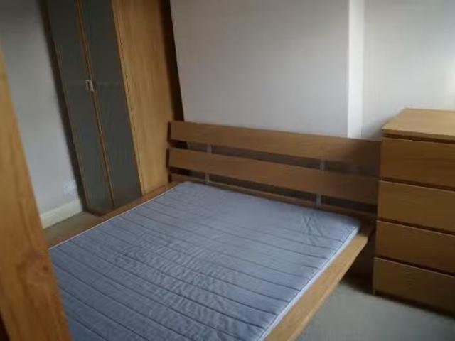 For Rent! 2 bedroom semi detached house for rent in Severn Str.