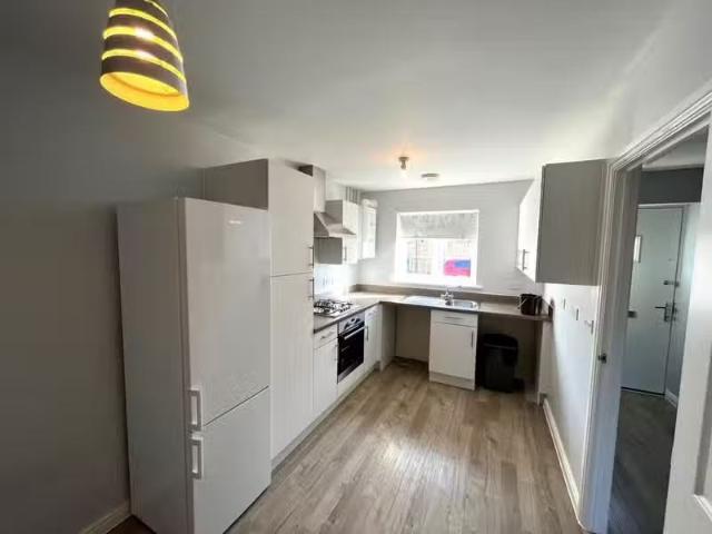 Deal! 2 bedroom terraced house for rent in Falcon Road, Yeovil.