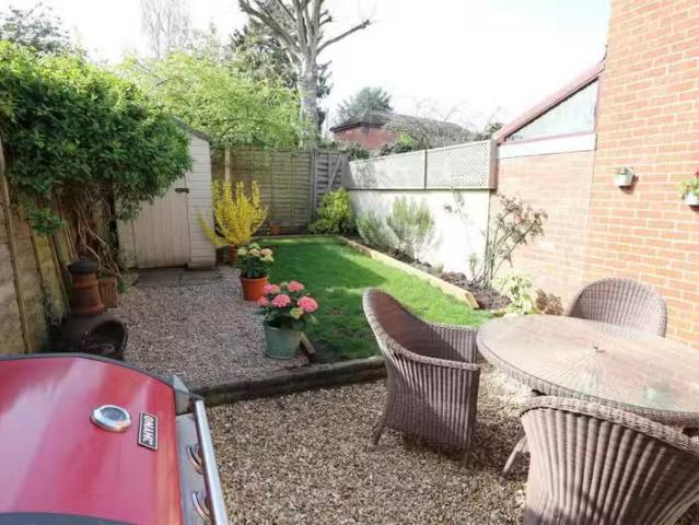 Just in! 2 bedroom terraced house for rent in High Street, He.