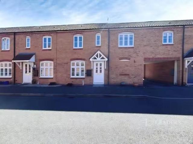Nice 2 bedroom terraced house for rent in Iron Way, Bromsgrove.