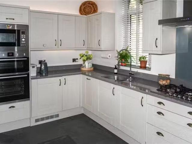Rental! 2 bedroom terraced house for rent in Park Lane, Baildo.