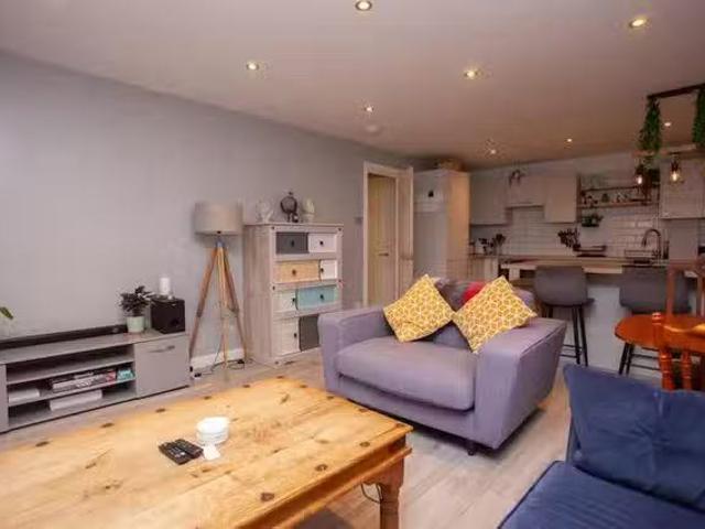 Cheap 2 BR Bell Street