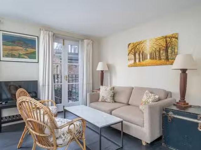 Cozy 2 BR Churton Street