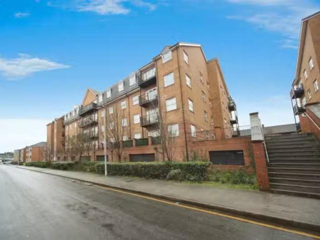 Nice 2 BR Holly Street, LUTON