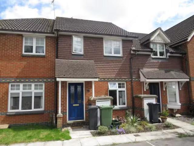 Charming 2 BR Julius Close, BASINGSTOKE