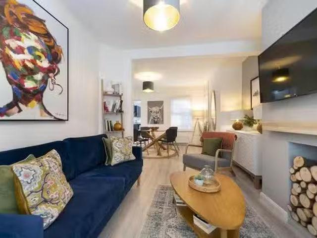 For Rent! 2 BR Lower Windsor Avenue
