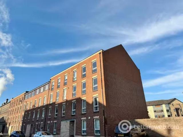 Deal! 2 BR Property to rent in Mc Phail Street, Bridgeton, Gla.