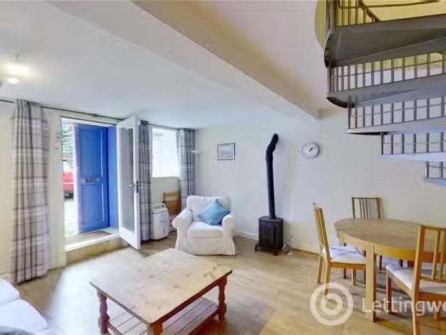 New 2 BR Property to rent in Northumberland Street South East.