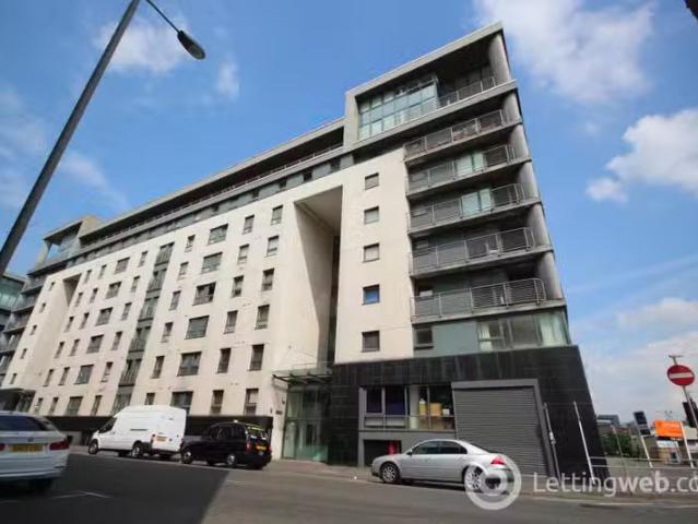 Charming 2 BR Property to rent in ACT170 Wallace Street, Glasg.