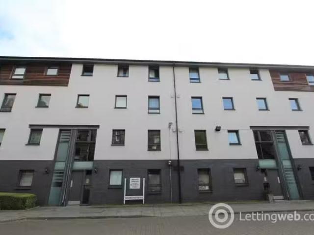 New 2 BR Property to rent in Albert Street, Easter Road, Edinb.