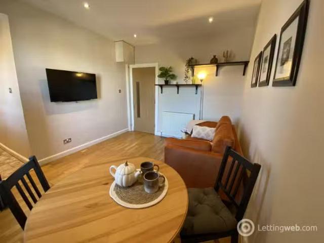 Unique 2 BR Property to rent in Beechgrove Terrace, Aberdeen.