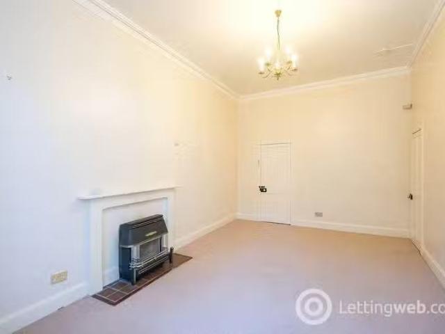 Cozy 2 BR Property to rent in Castle Terrace, Edinburgh, EH1