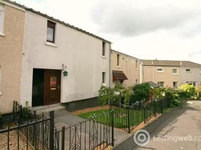 Unique 2 BR Property to rent in Carbarns West, Wishaw, ML2 0DE