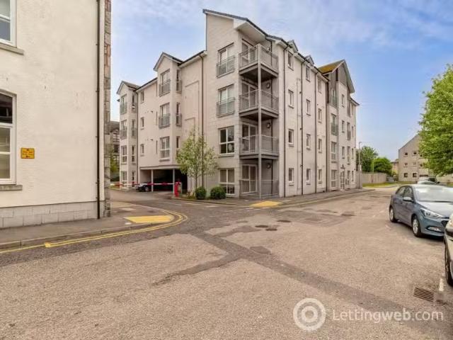 Deal! 2 BR Property to rent in Duff Street, The Courtyard