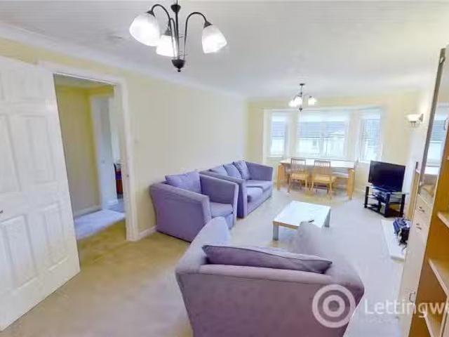 Unique 2 BR Property to rent in Easter Dalry Road, Edinburgh.