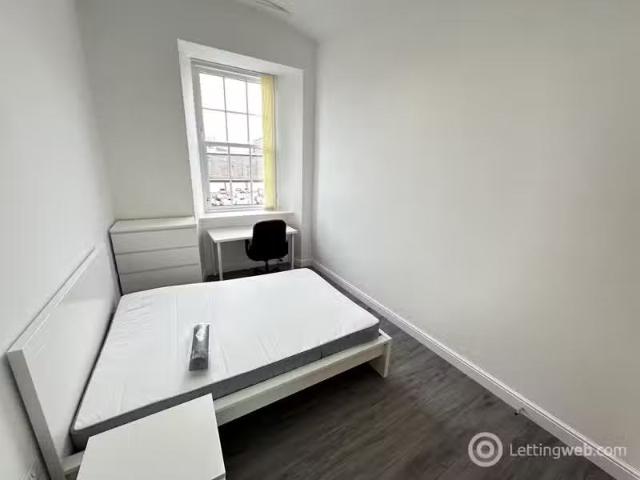 Charming 2 BR Property to rent in Flat 12, Old Mill, Guthrie S.