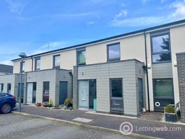 Cozy 2 BR Property to rent in Ladywell Avenue, Corstorphine, E.