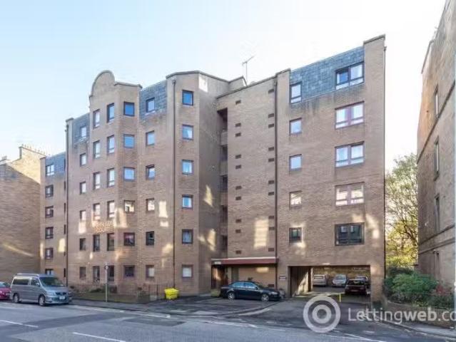 Nice 2 BR Property to rent in Polwarth Gardens, Edinburgh