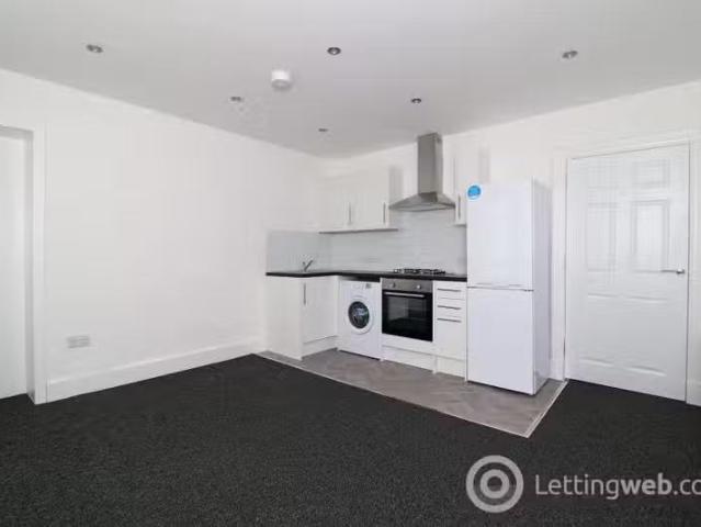 Charming 2 BR Property to rent in Provost Road, Dundee