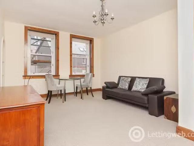 Unique 2 BR Property to rent in Richmond Place, Edinburgh