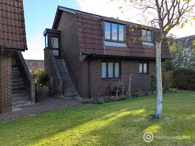 Nice 2 BR Property to rent in Station Court, North Berwick, EH.