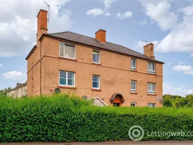 Nice 2 BR Property to rent in Stenhouse Avenue West, Stenhouse.