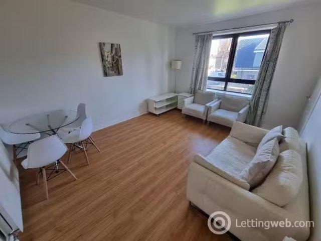 New 2 BR Property to rent in School Avenue, First Floor, AB24