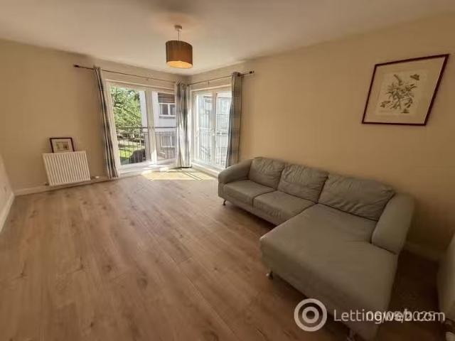 New 2 BR Property to rent in Shaw Crescent, First Floor Right.