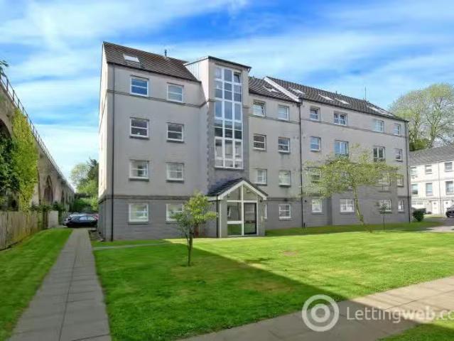 Cozy 2 BR Property to rent in South College Street, Devanha Me.