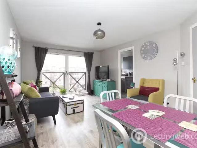 Cheap 2 BR Property to rent in Timber Bush, Edinburgh, EH6
