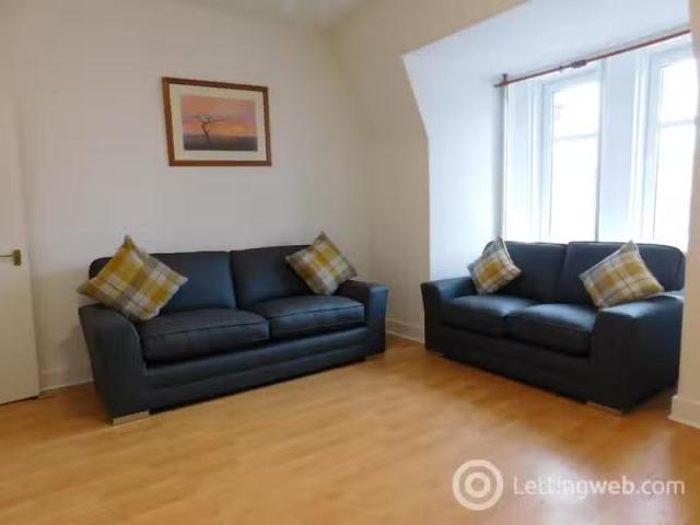 Unique 2 BR Property to rent in Union Street, City Centre, Abe.