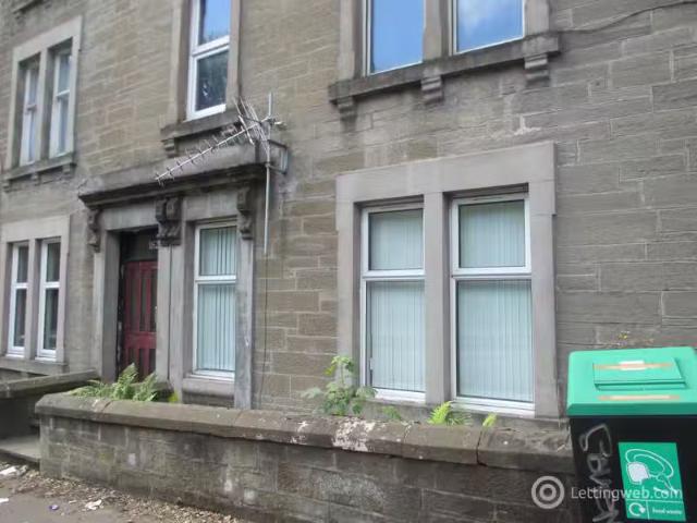 Cozy 2 BR Property to rent in 182 Lochee Road