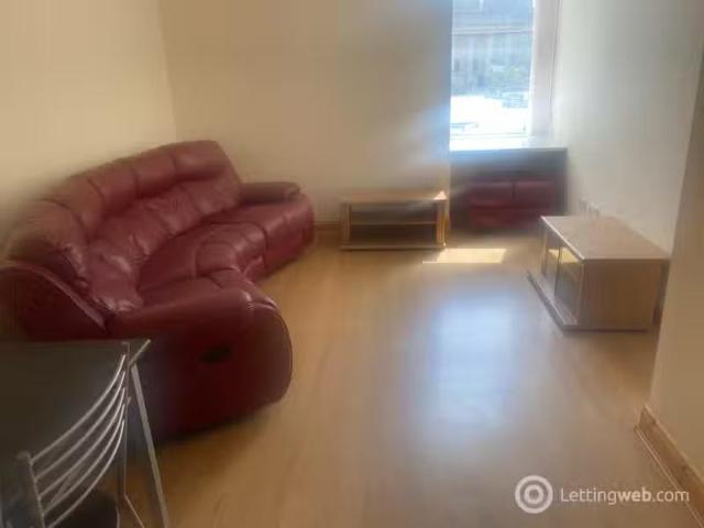 Deal! 2 BR Property to rent in 63 High Street, Dundee City Ce.
