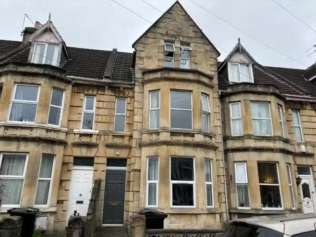 Just in! 7 bedroom terraced house for rent in Arlington Road.