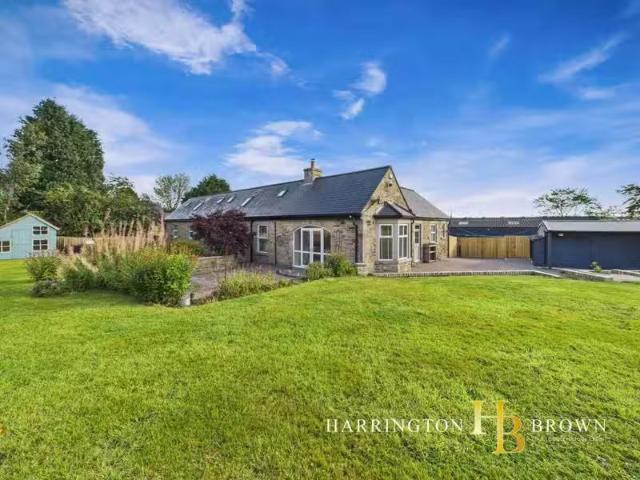 Just in! 4 BA 4 bedroom detached house for rent in Brooms Lea.