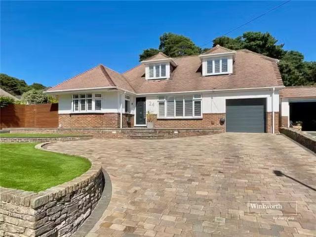 Deal! 4 BA 4 bedroom detached house for rent in Terrington Ave.