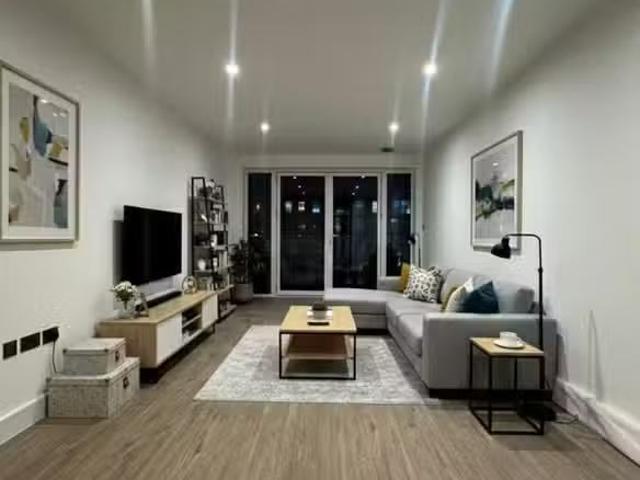 Just in! 4 BA 4 bedroom terraced house for rent in Mitchley Hi.