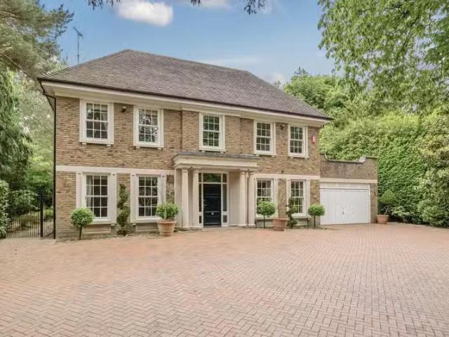 For Rent! 4 BA 5 bedroom detached house for rent in Granville.