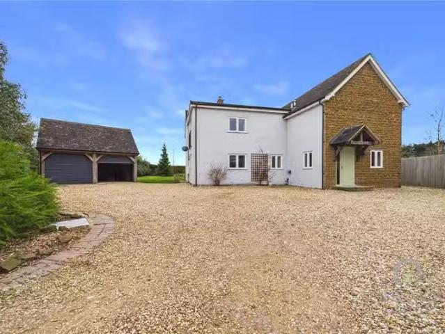 Nice 4 BA 5 bedroom Detached House to rent, Towcester Road, Li.
