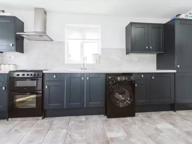New 4 BA 5 bedroom semi detached house for rent in Kingsholm R.