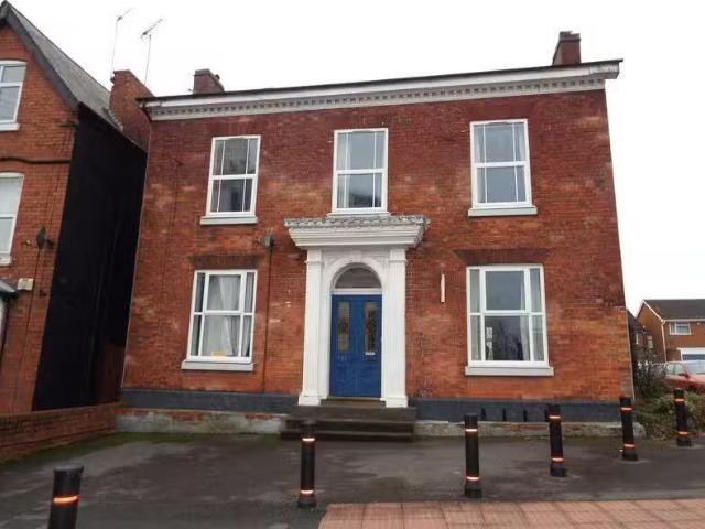 New 4 BA 6 bedroom detached house for rent in Metchley Lane, H.