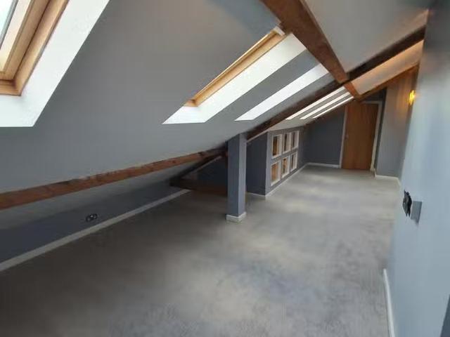Just in! 4 bedroom flat for rent in Ruby House, Dyson Street.